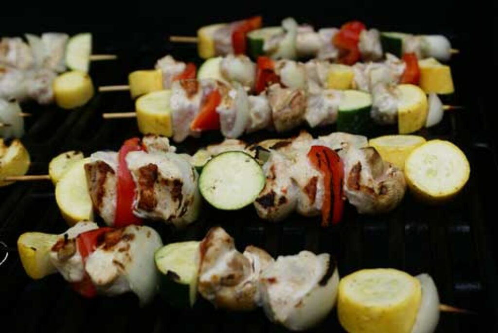 Lemon Pepper Chicken Kebabs with Tzatziki Sauce - Potluck Kebab Party ...