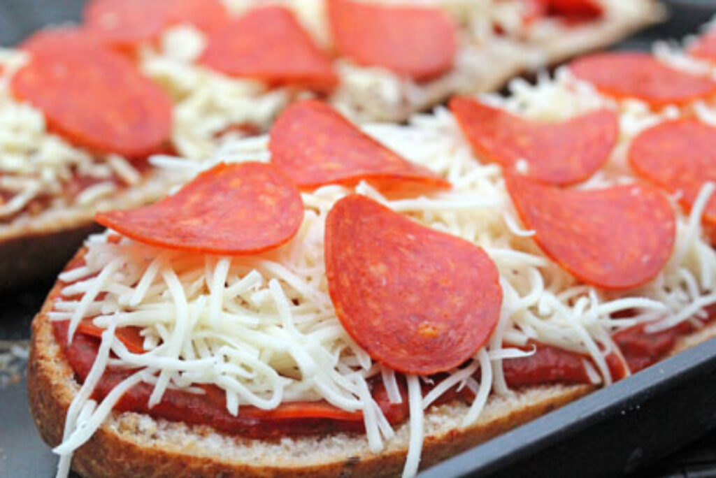 Loaf Bread Pizzas - A Flashback to 1989 - $5 Dinners