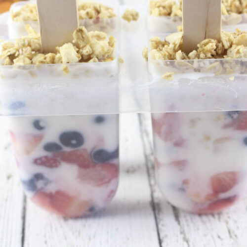Recipe for Berry Yogurt Breakfast Pops